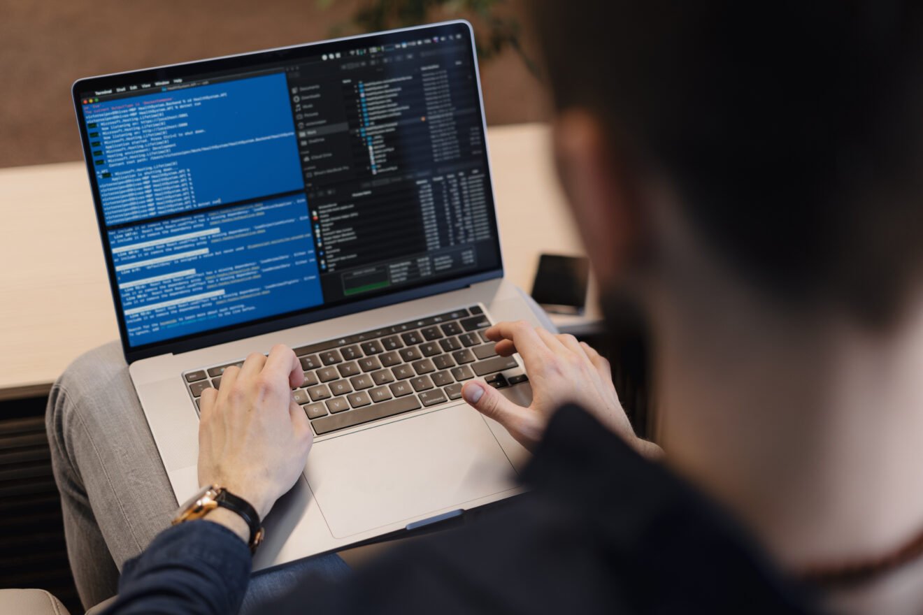 Laptop Programmer Spesifikasi Yang Haru di Miliki
